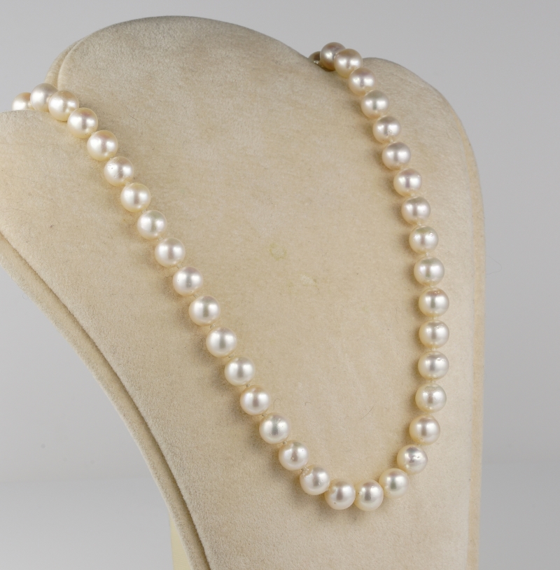 Charming Single Strand of Cultured Pearl Necklace | Hawkantiques