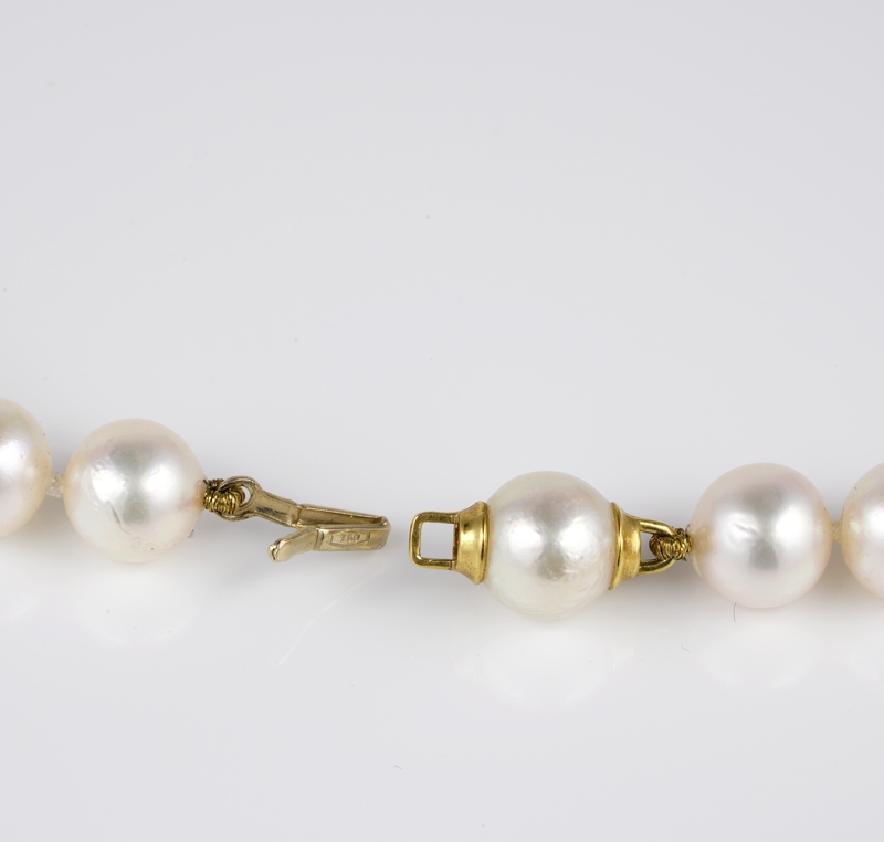 Charming Single Strand of Cultured Pearl Necklace | Hawkantiques